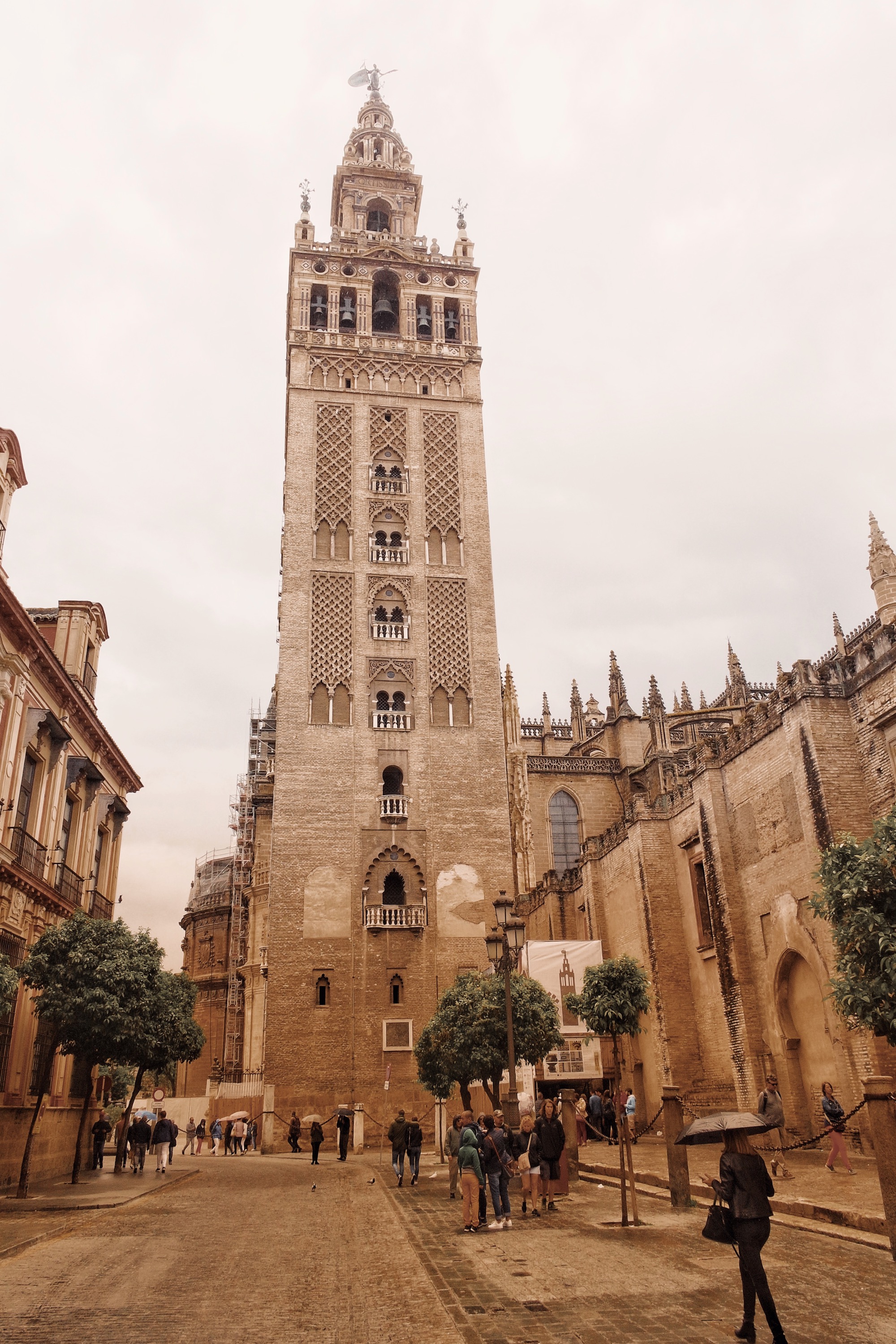 Sewilla. Przewodnik po stolicy Andaluzji - Wojażer