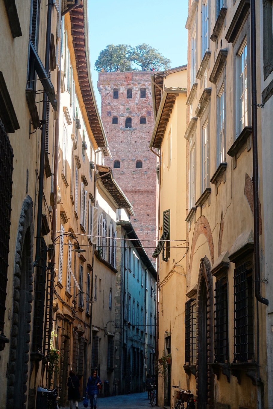 Lucca (Lukka). Atrakcje jednego z najpiękniejszych miast Toskanii - Wojażer